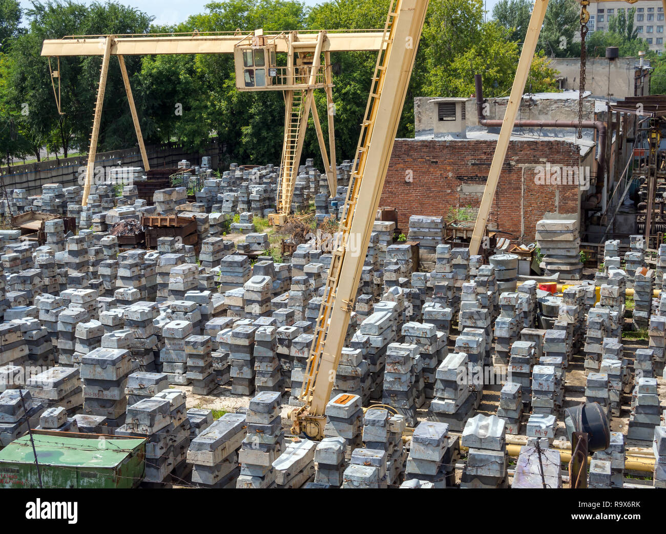 Ballast warehouse for construction and gantry cranes Stock Photo - Alamy