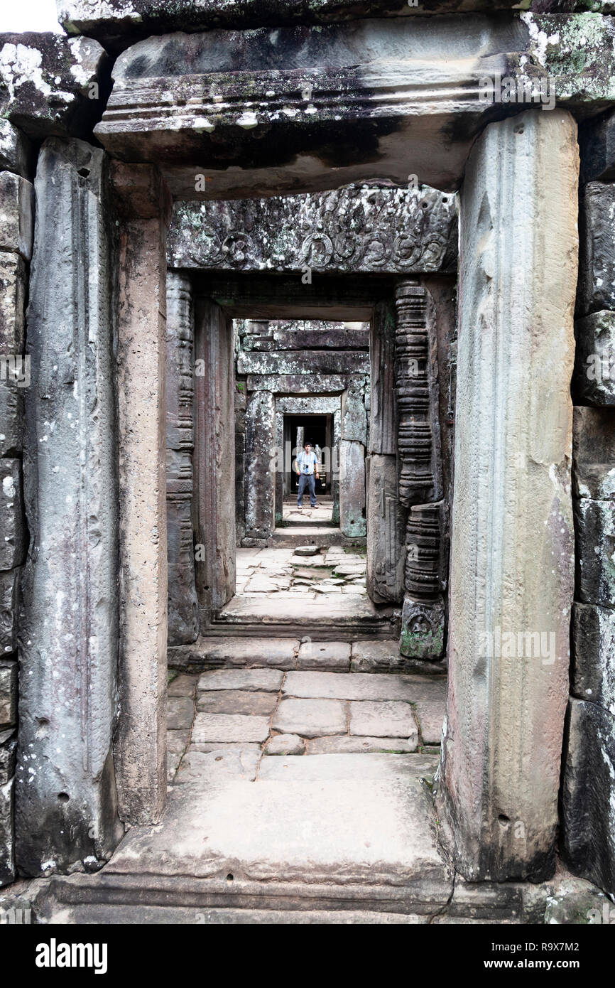 Temple hallway hi-res stock photography and images - Alamy