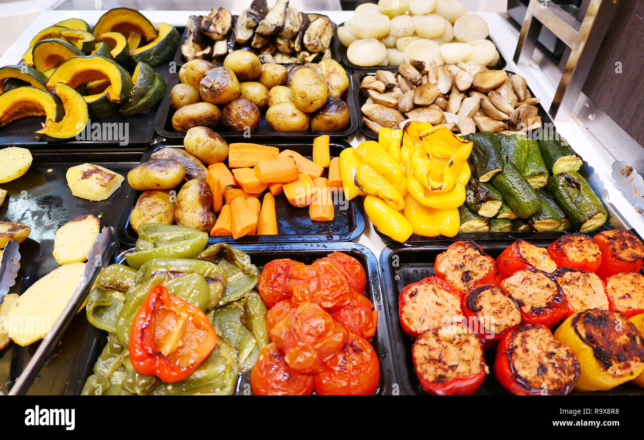 Hot fast food self service counter hi-res stock photography and images ...