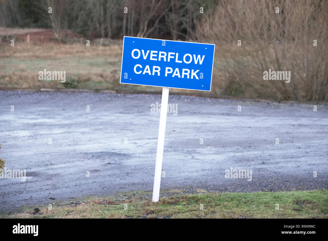 Overflow car park sign for motorists Stock Photo - Alamy