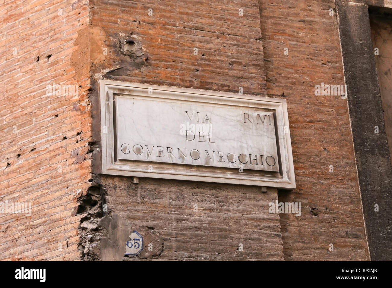 Via del governo vecchio rome italy hi-res stock photography and images ...
