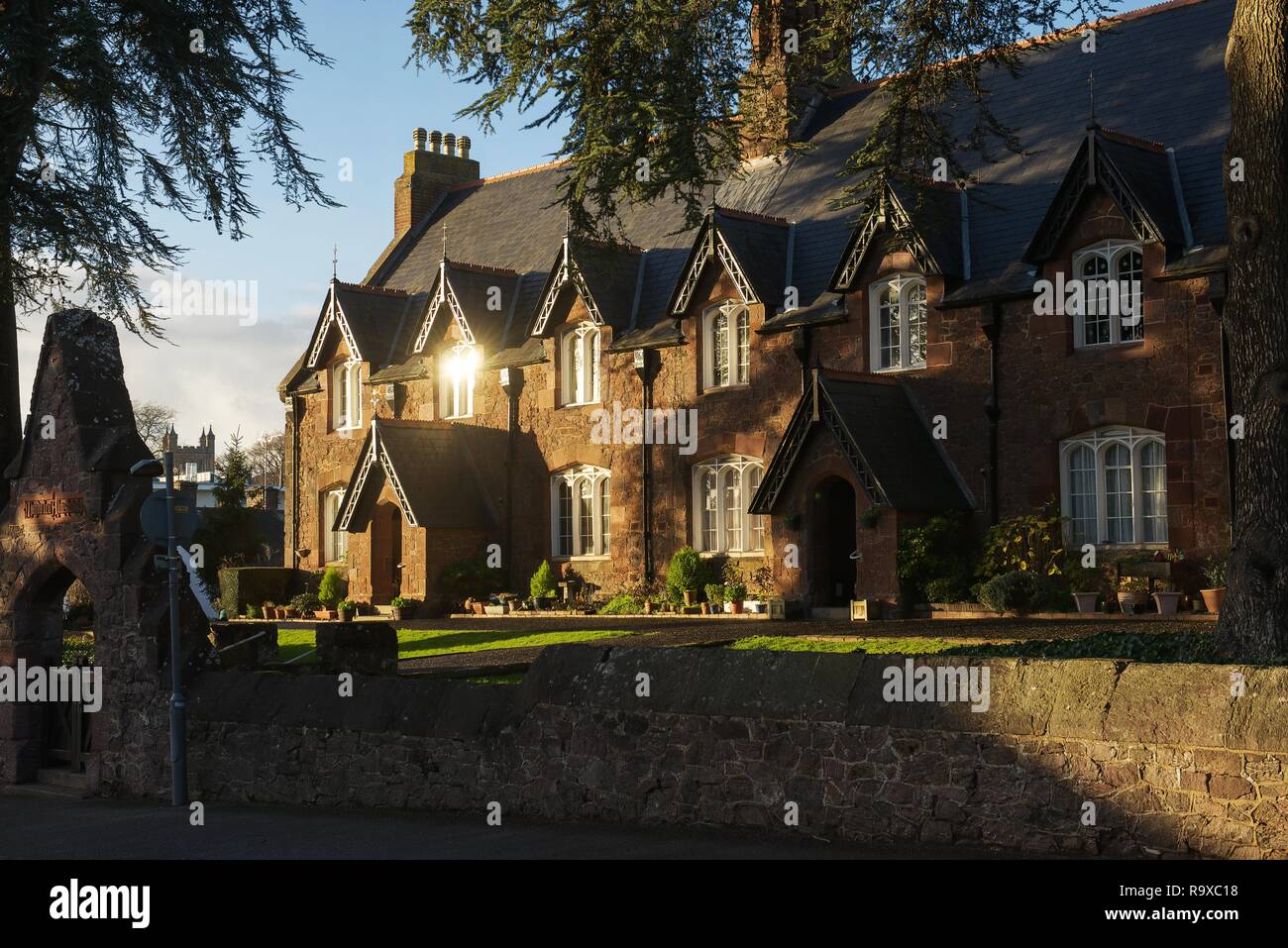 Almshouses exeter hi-res stock photography and images - Alamy