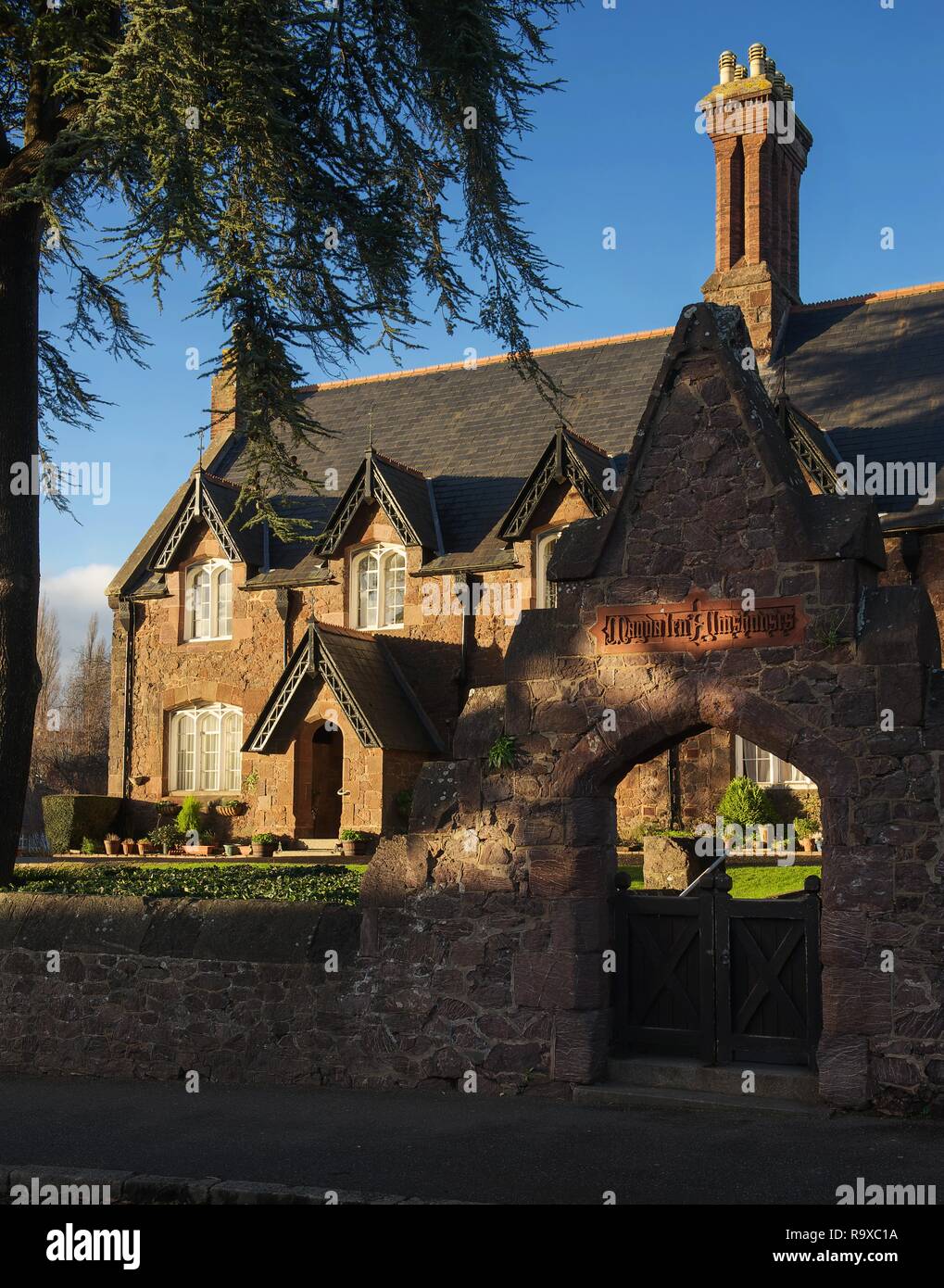 Almshouses exeter hi-res stock photography and images - Alamy