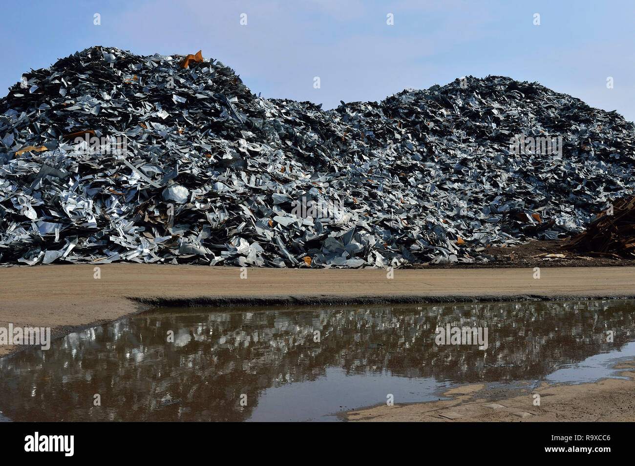 02.05.2018, Duisburg, Nordrhein-Westfalen, Deutschland. Schrottinsel im ...