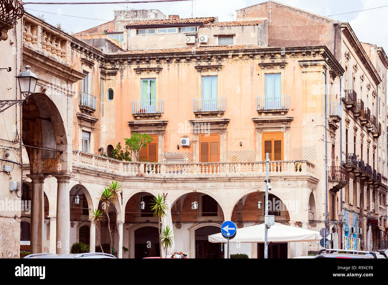 Travel to Italy - historical street of Catania, Sicily, facade of ...