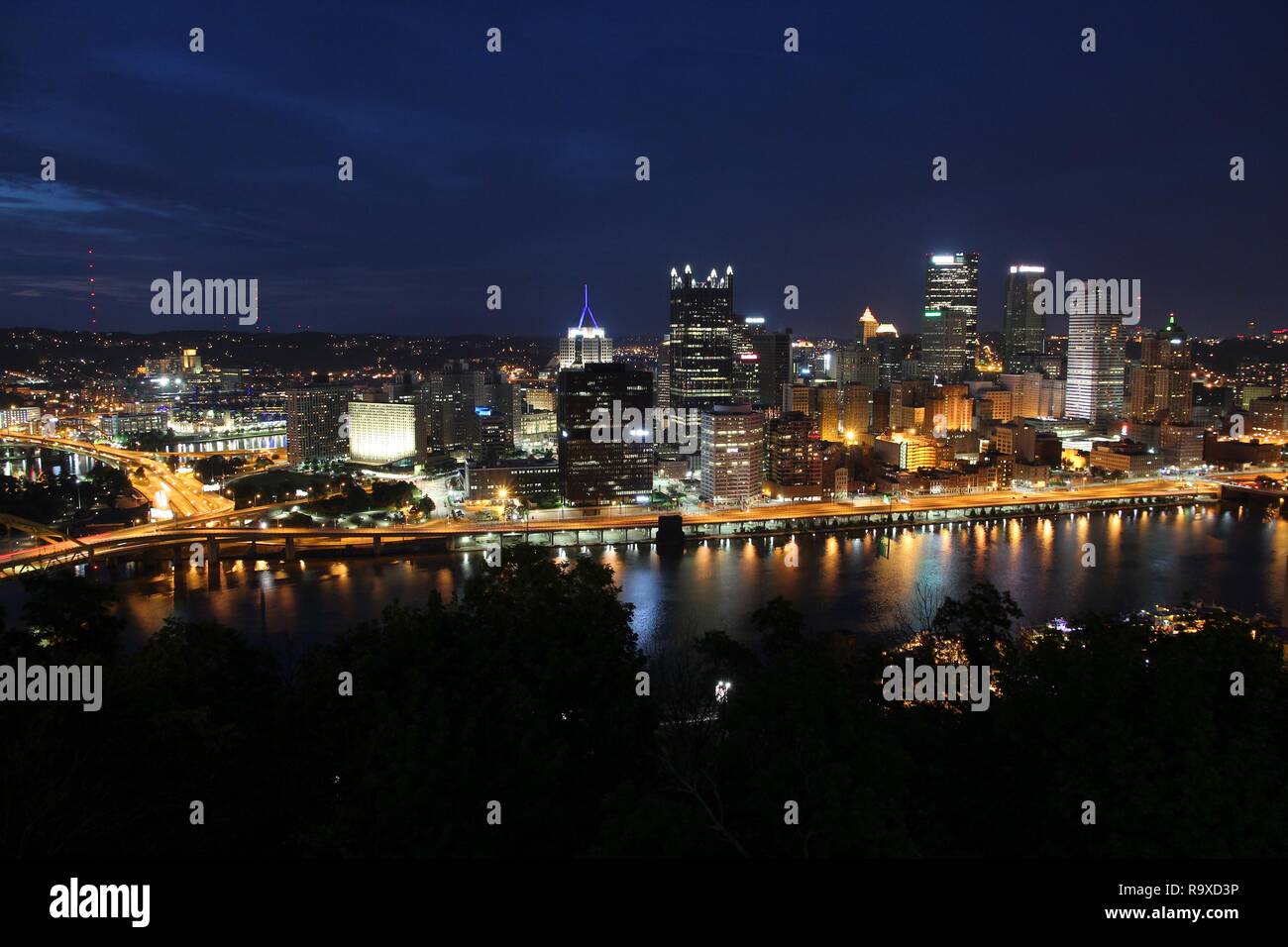 City of pittsburgh night view hi-res stock photography and images - Alamy