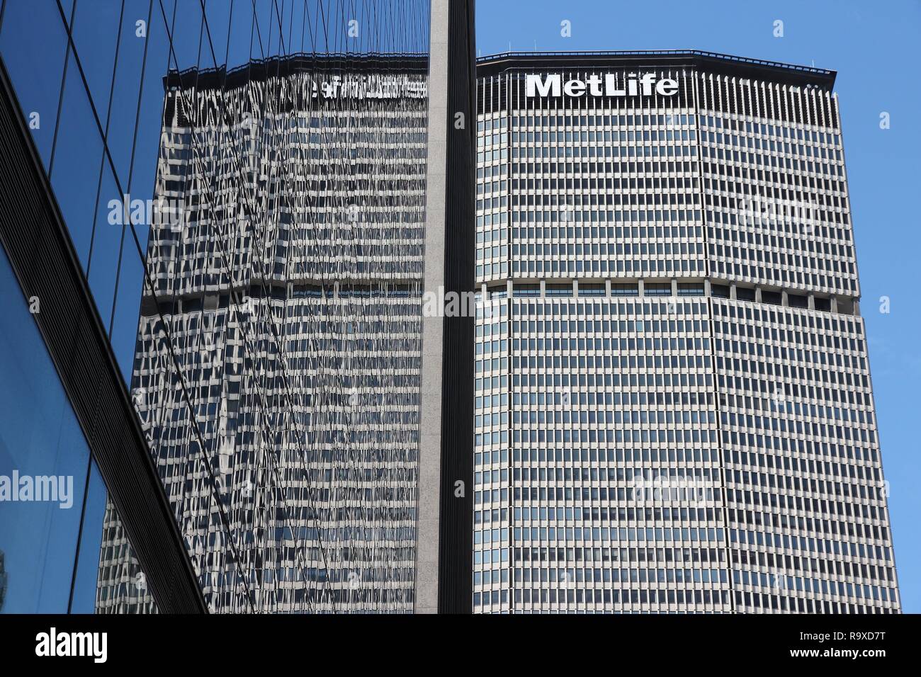 NEW YORK, USA - JULY 3, 2013: MetLife Building exterior in Park, Avenue ...