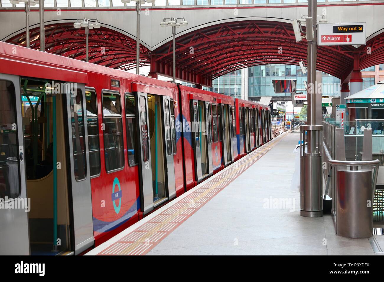 Dlr train station hi-res stock photography and images - Alamy