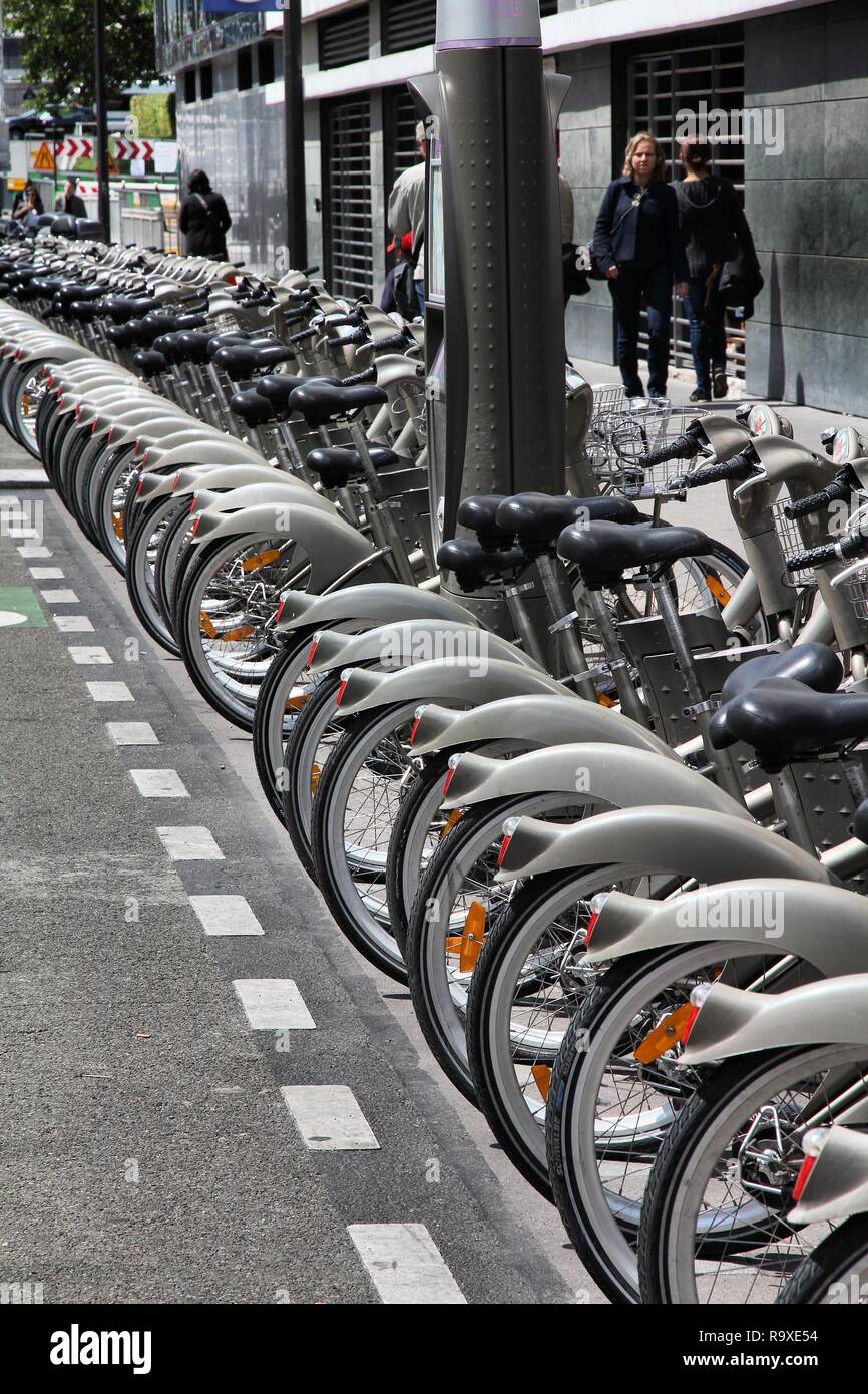 Bicycles paris hi-res stock photography and images - Alamy