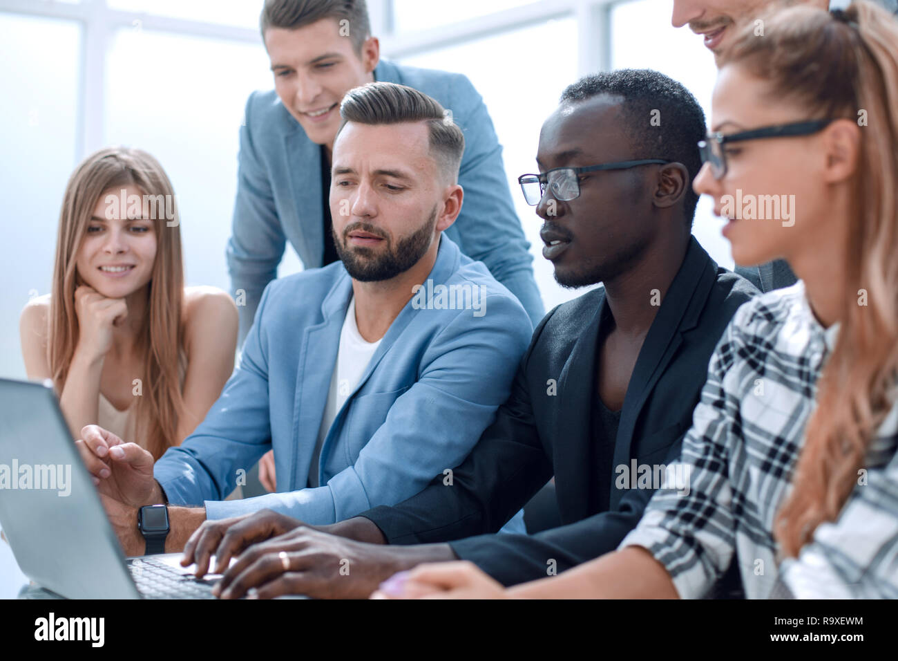 Group of business people from side hi-res stock photography and images ...
