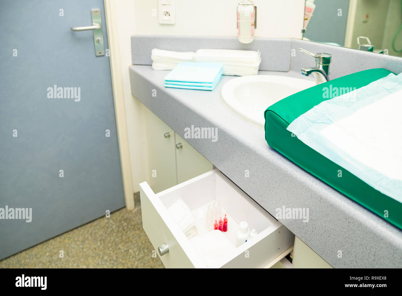 Hospital changing room hi-res stock photography and images - Alamy
