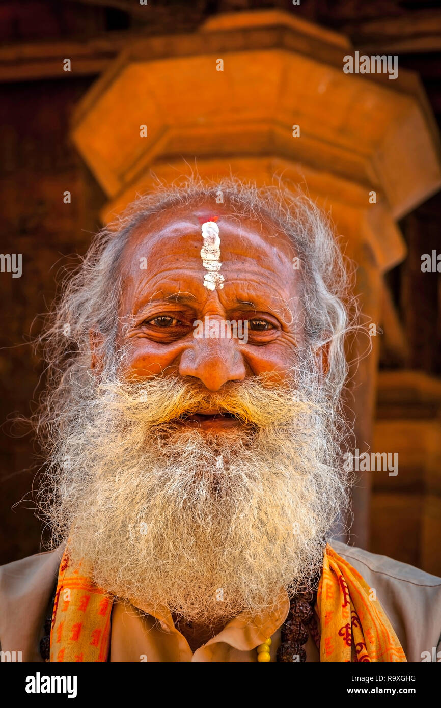 Sadhu Hindu Holy man at Pashupati Temple in Kathmandu, Nepal, Asia ...