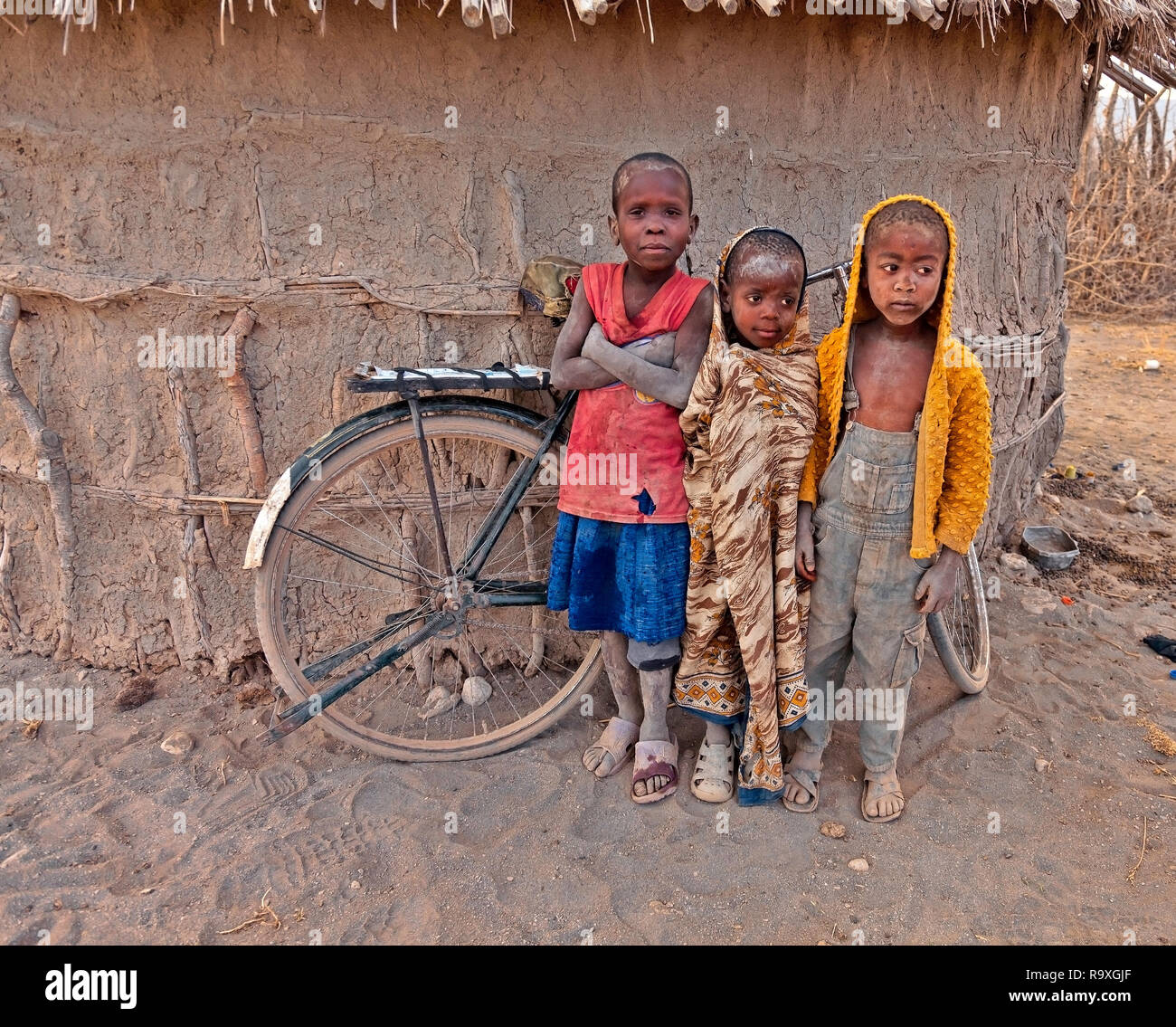 Africa poverty children tanzania hi-res stock photography and images ...