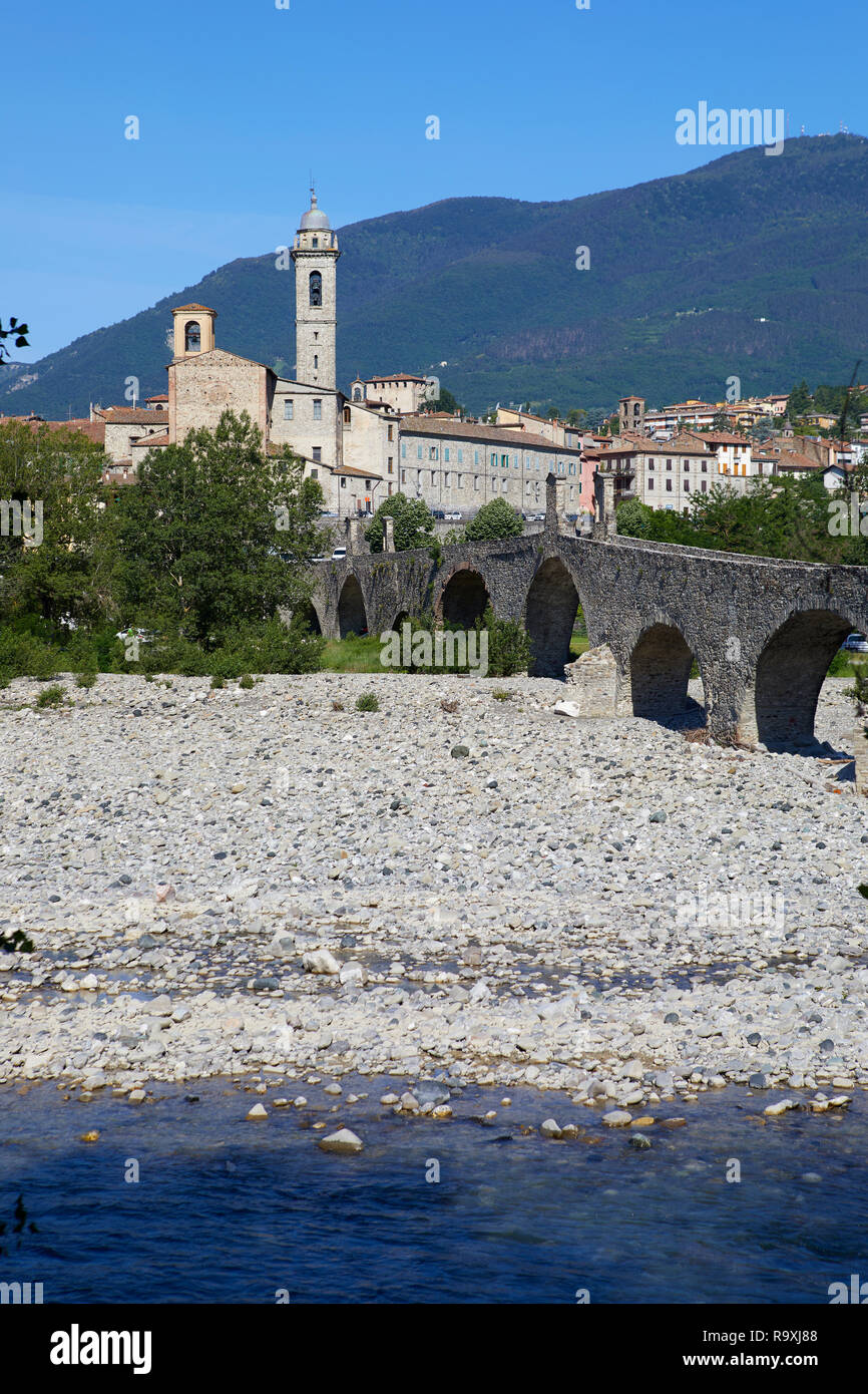 The old hunch-backed Bridge over the Trebbia river, Bobbio, Piacenza ...