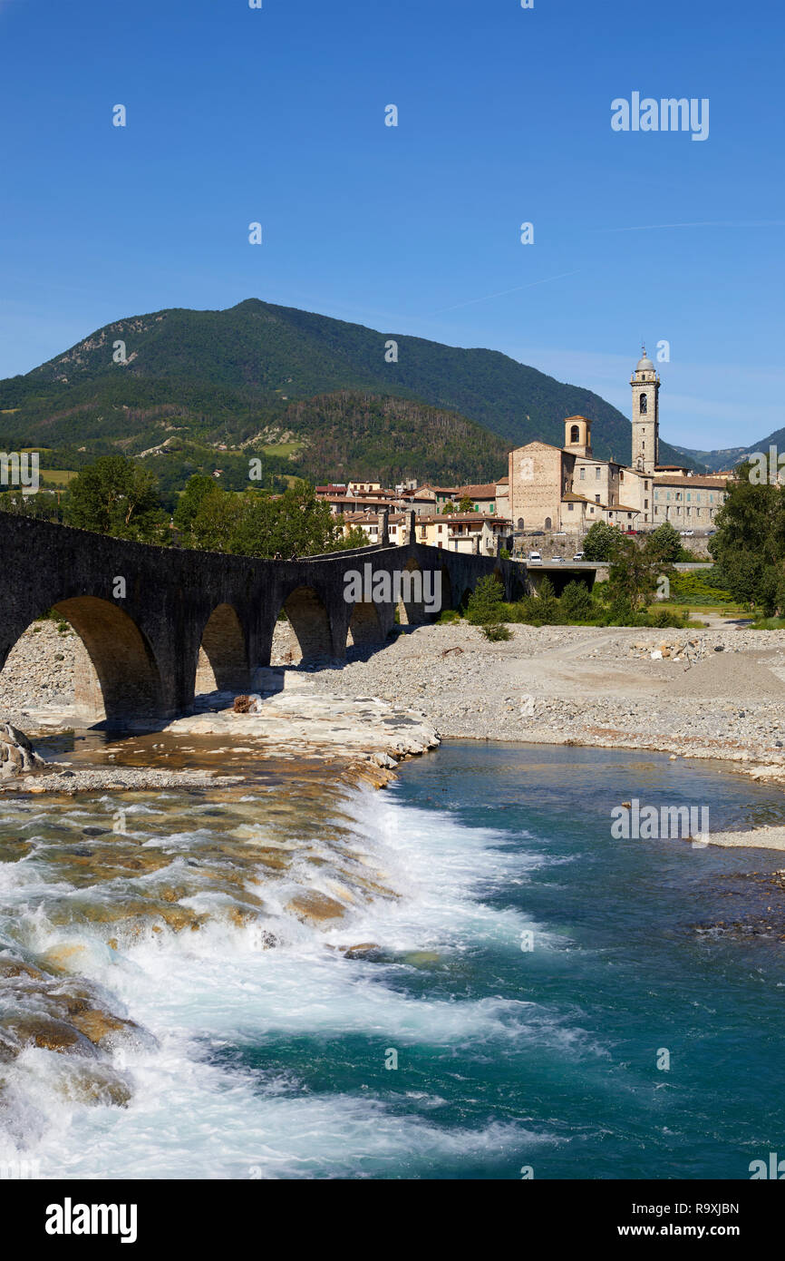 The old hunch-backed Bridge over the Trebbia river, Bobbio, Piacenza ...