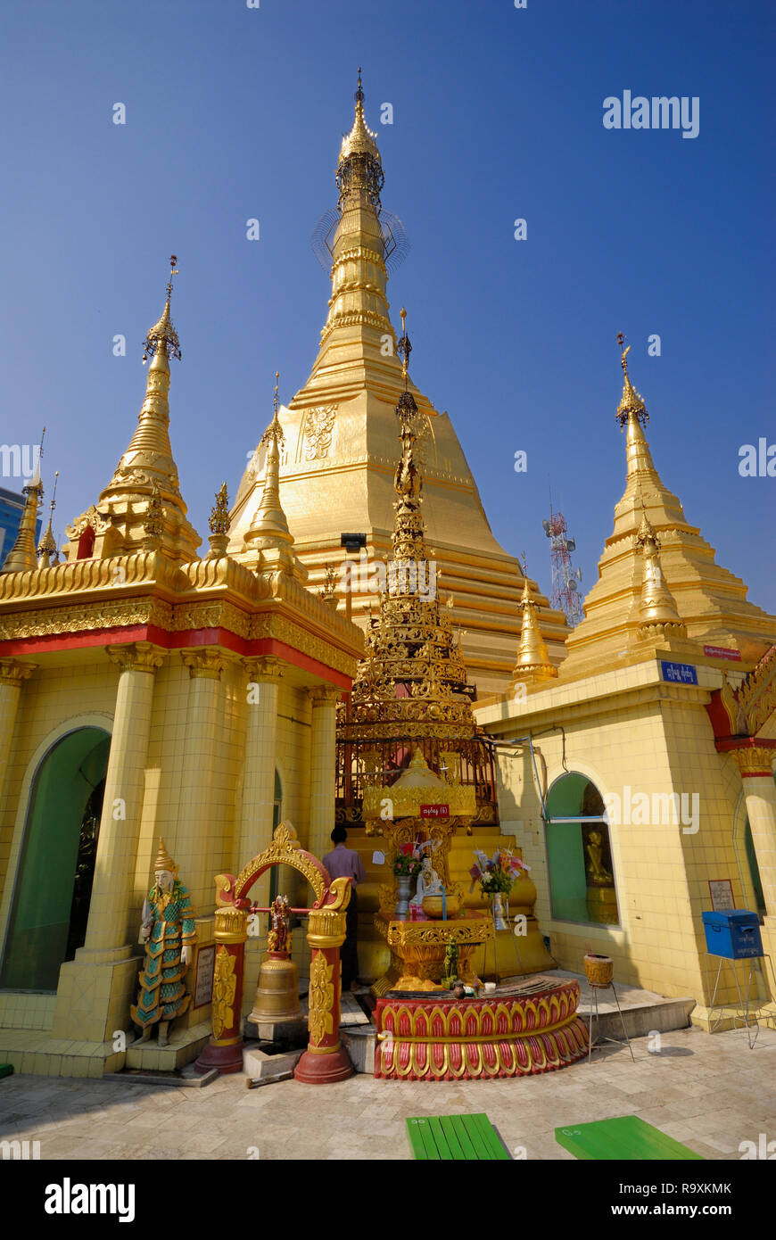 SULE PAGODA, YANGON, MYANMAR Stock Photo - Alamy