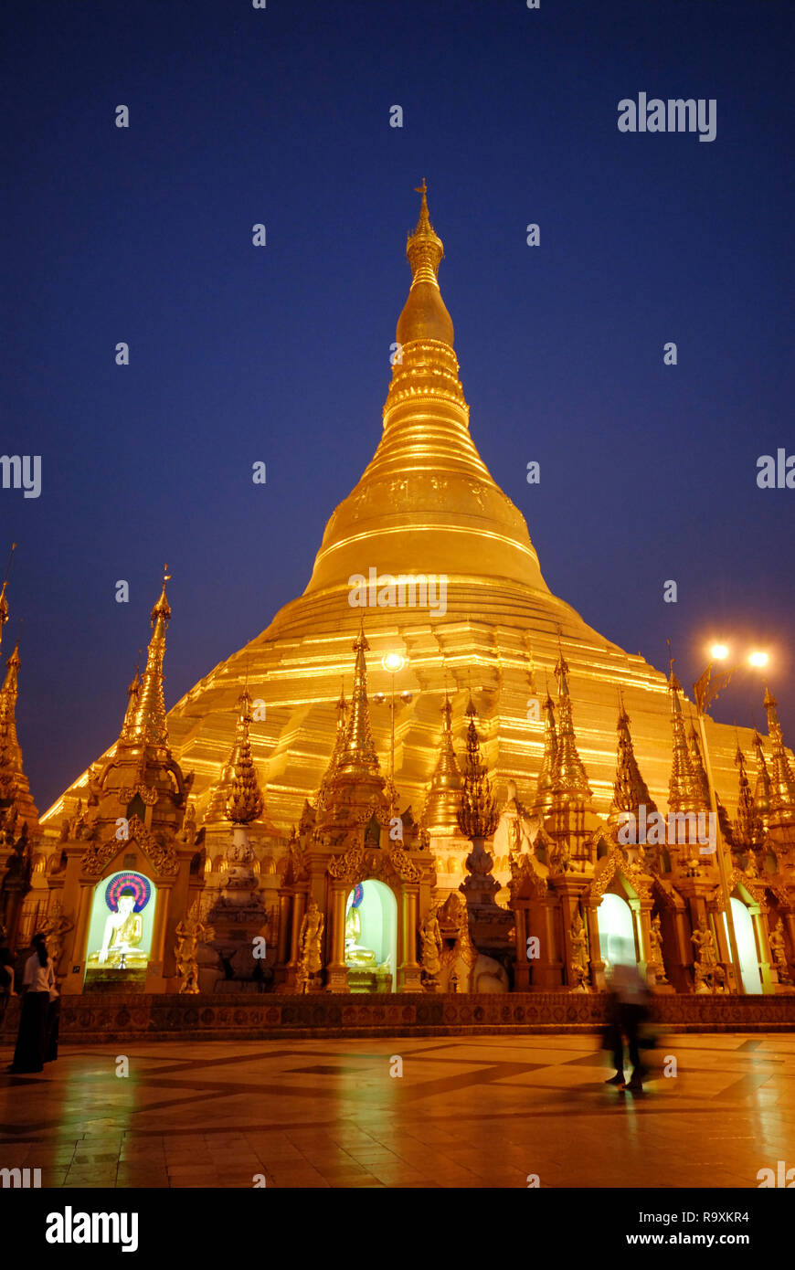 night shot of illuminated Shwedagon Pagoda Stock Photo - Alamy