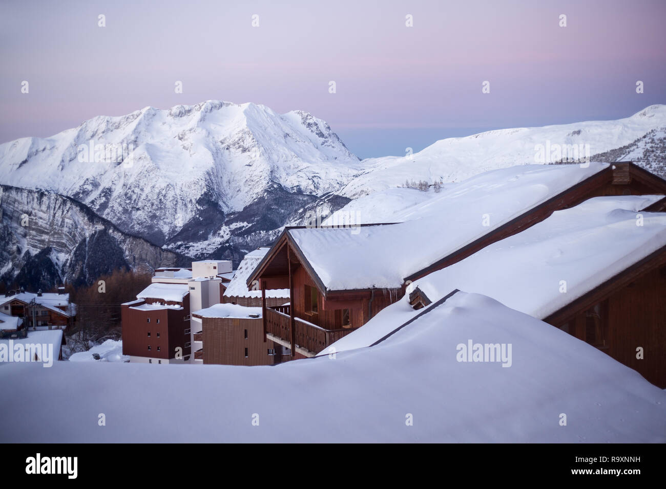 Alpine chalet snow france hi-res stock photography and images - Alamy