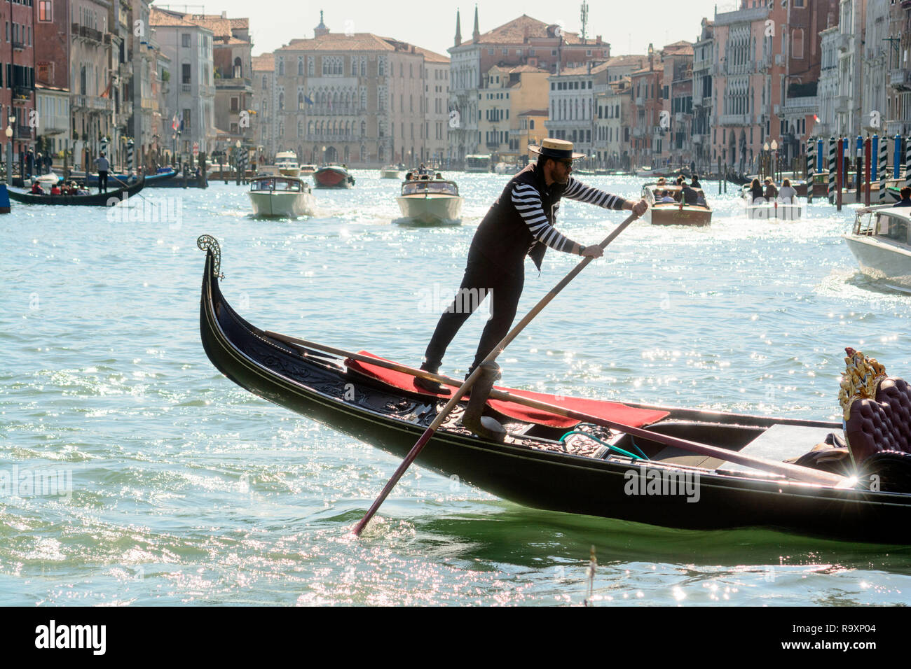 Venice rowing boat hi-res stock photography and images - Alamy
