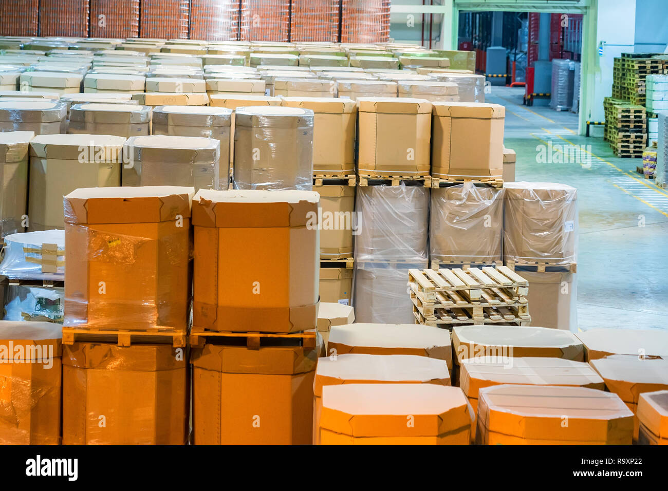 Interior factory small machines hi-res stock photography and images - Alamy
