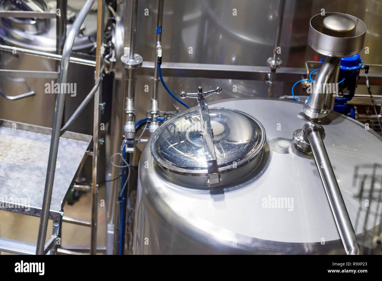 Interior factory small machines hi-res stock photography and images - Alamy