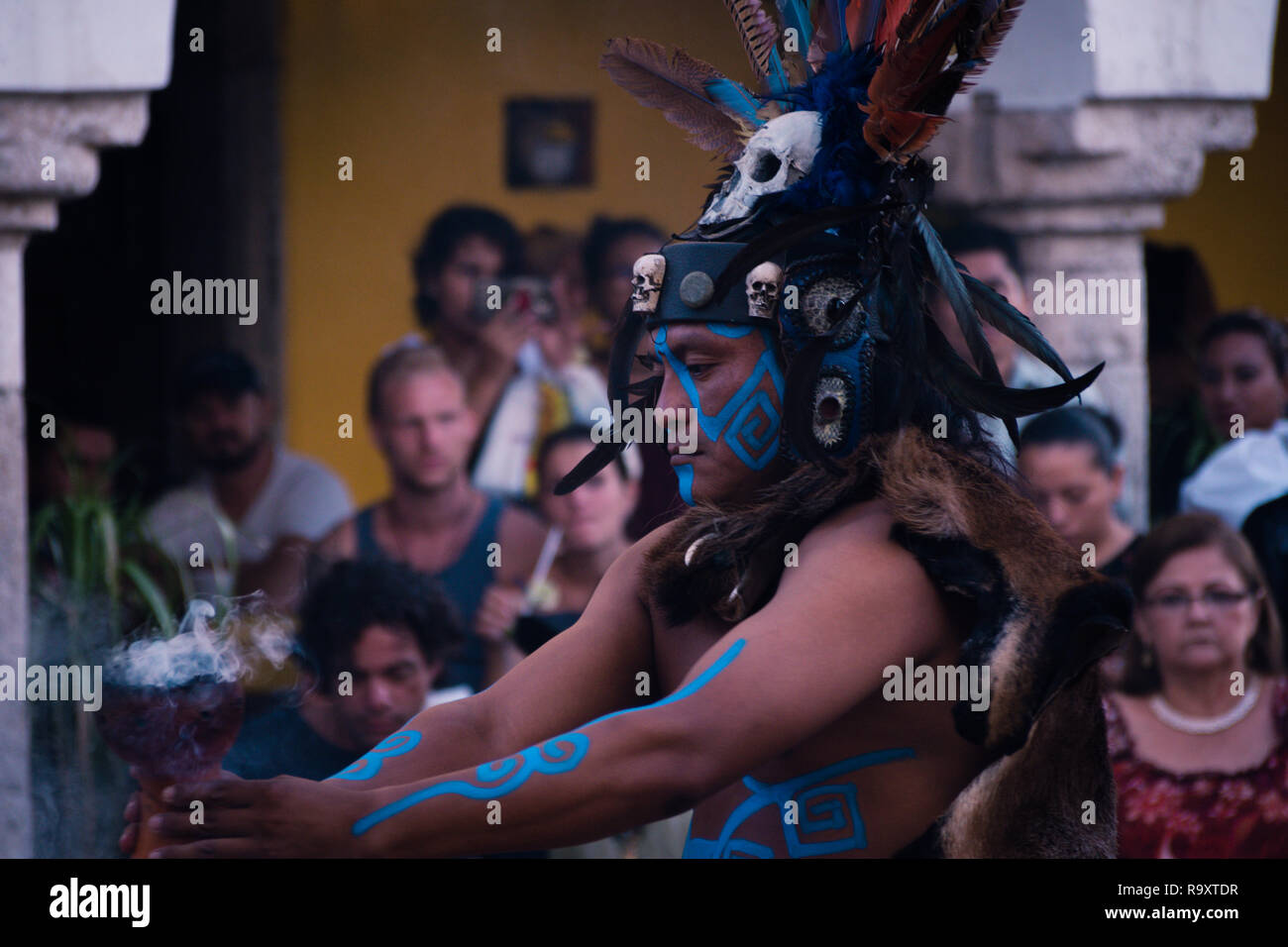 Aztec man face hi-res stock photography and images - Alamy