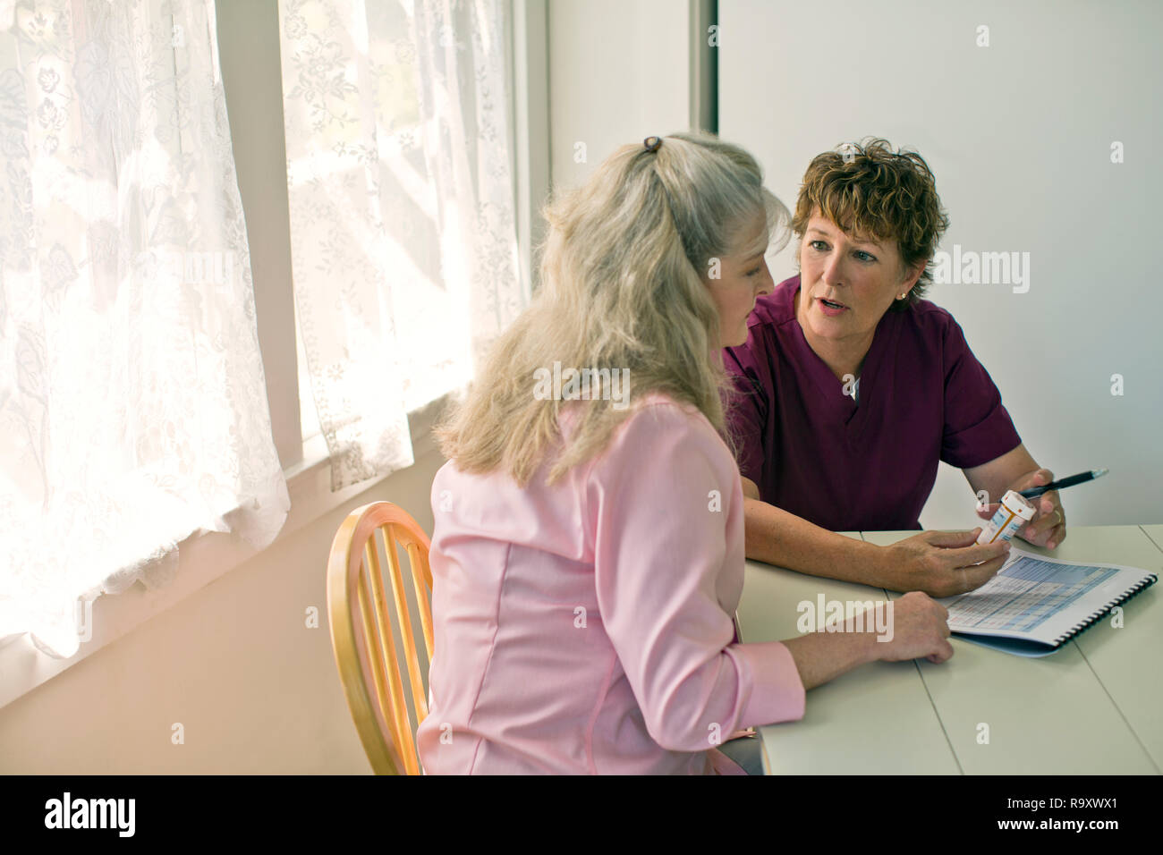 Senior nurse explain nurse hi-res stock photography and images - Alamy