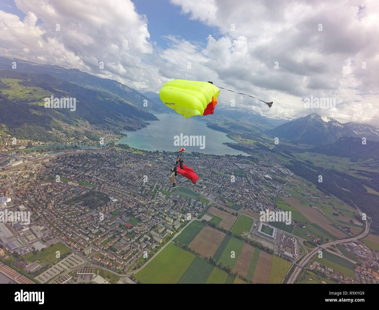Parachute view plane hi-res stock photography and images - Alamy