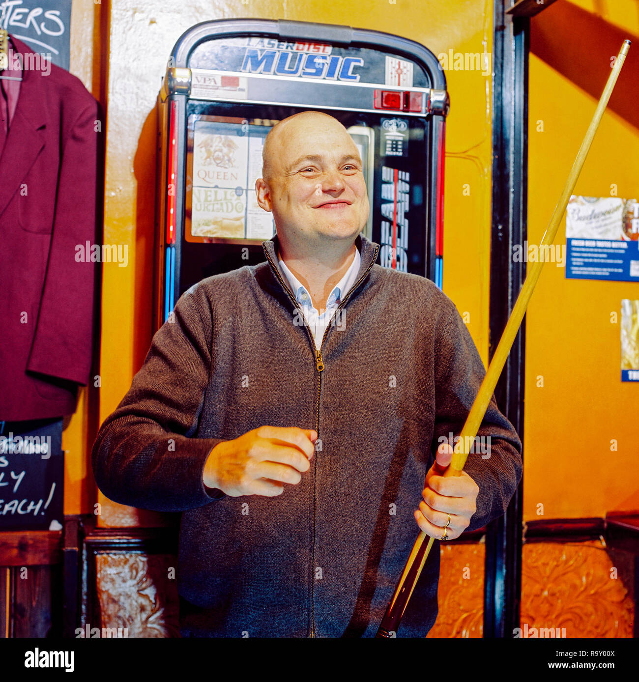 British writer actor comedian radio hi-res stock photography and images ...