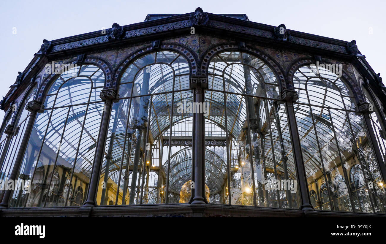 El Retiro Park at night, Madrid, Spain Stock Photo - Alamy