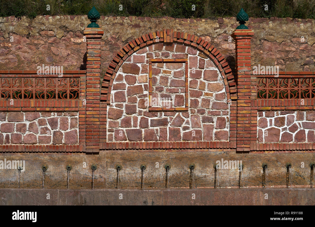 Gatova fountain natural water from Calderona Sierra of Valencia in ...