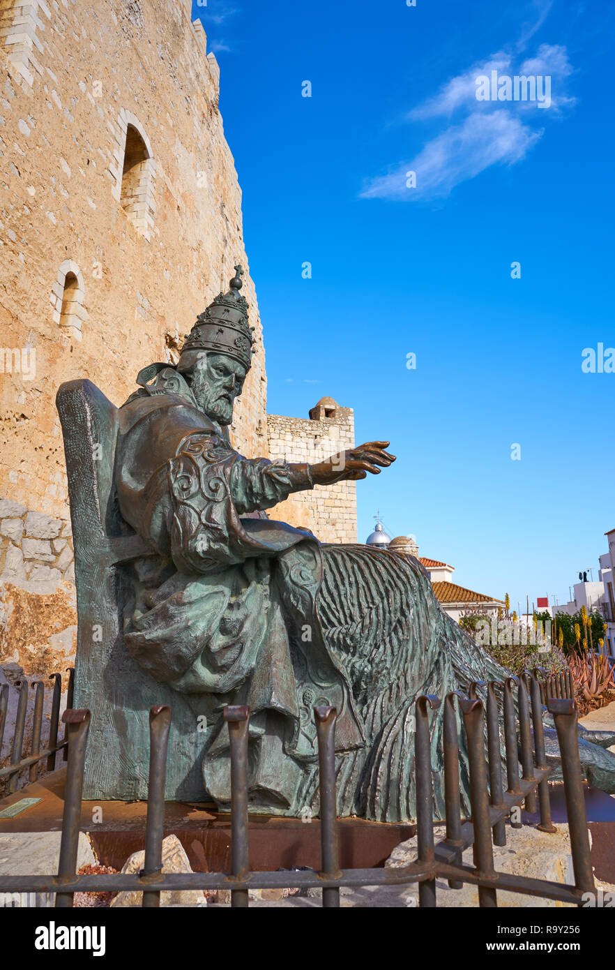 Statue of papa luna hi-res stock photography and images - Alamy