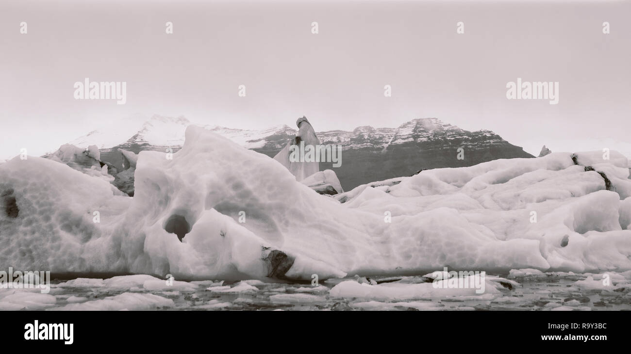 Glacier lake full of large blocks of ice Stock Photo - Alamy