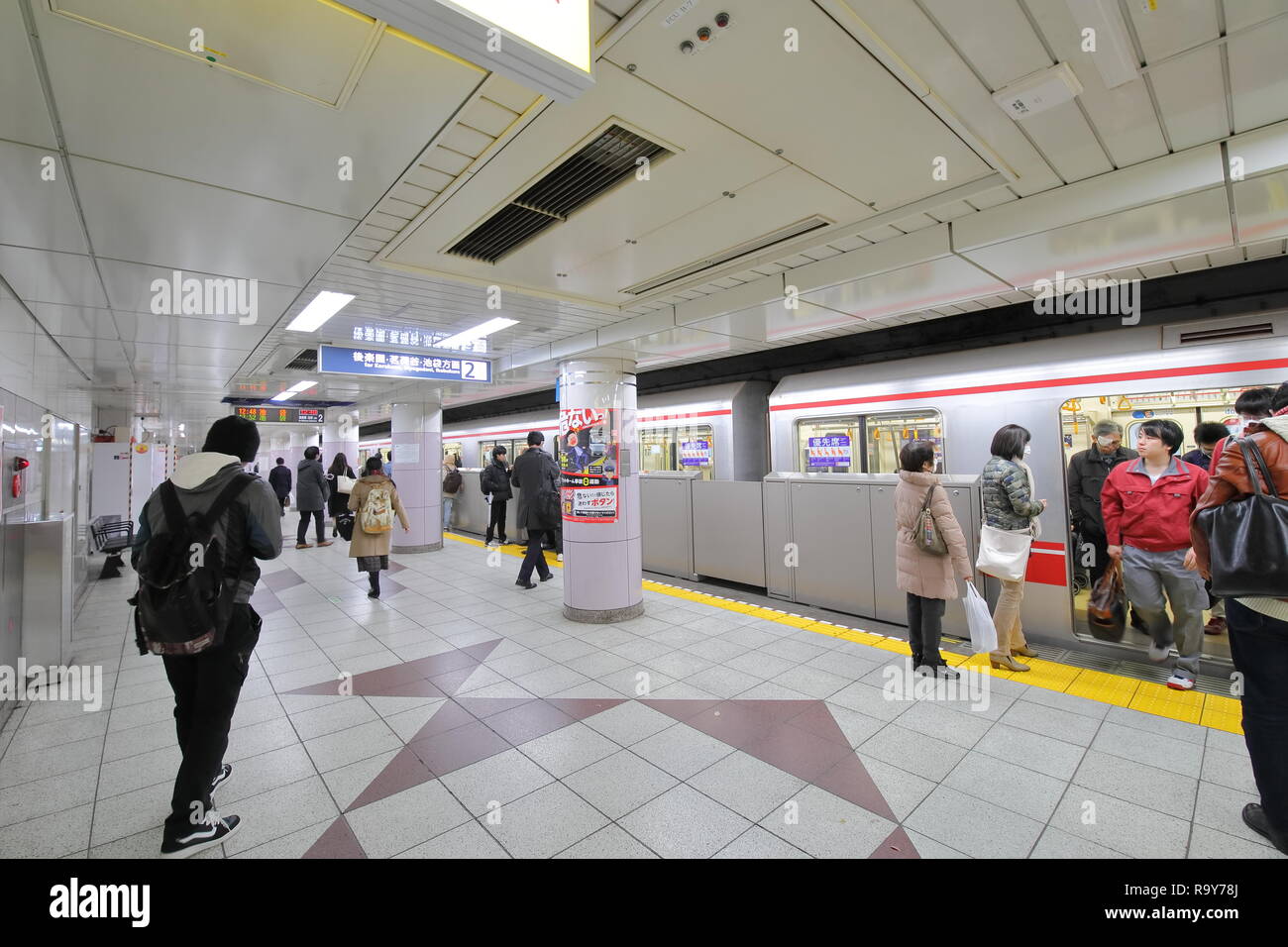 People travel by subway in downtown Tokyo Japan Stock Photo - Alamy