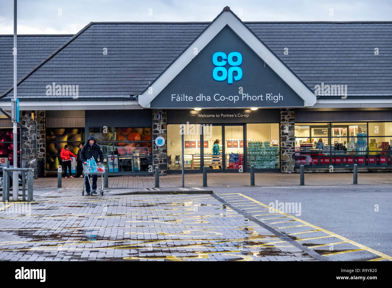 Coop shopping hi-res stock photography and images - Alamy