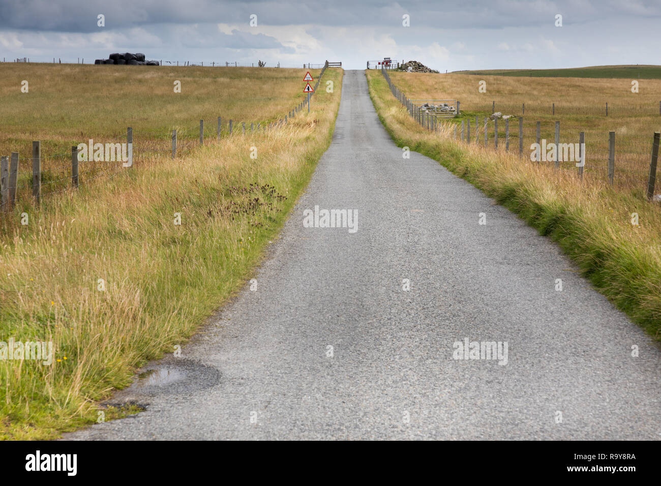 Single track road ahead hi-res stock photography and images - Alamy