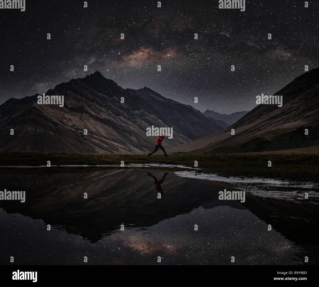 Man jumping into lake hi-res stock photography and images - Alamy