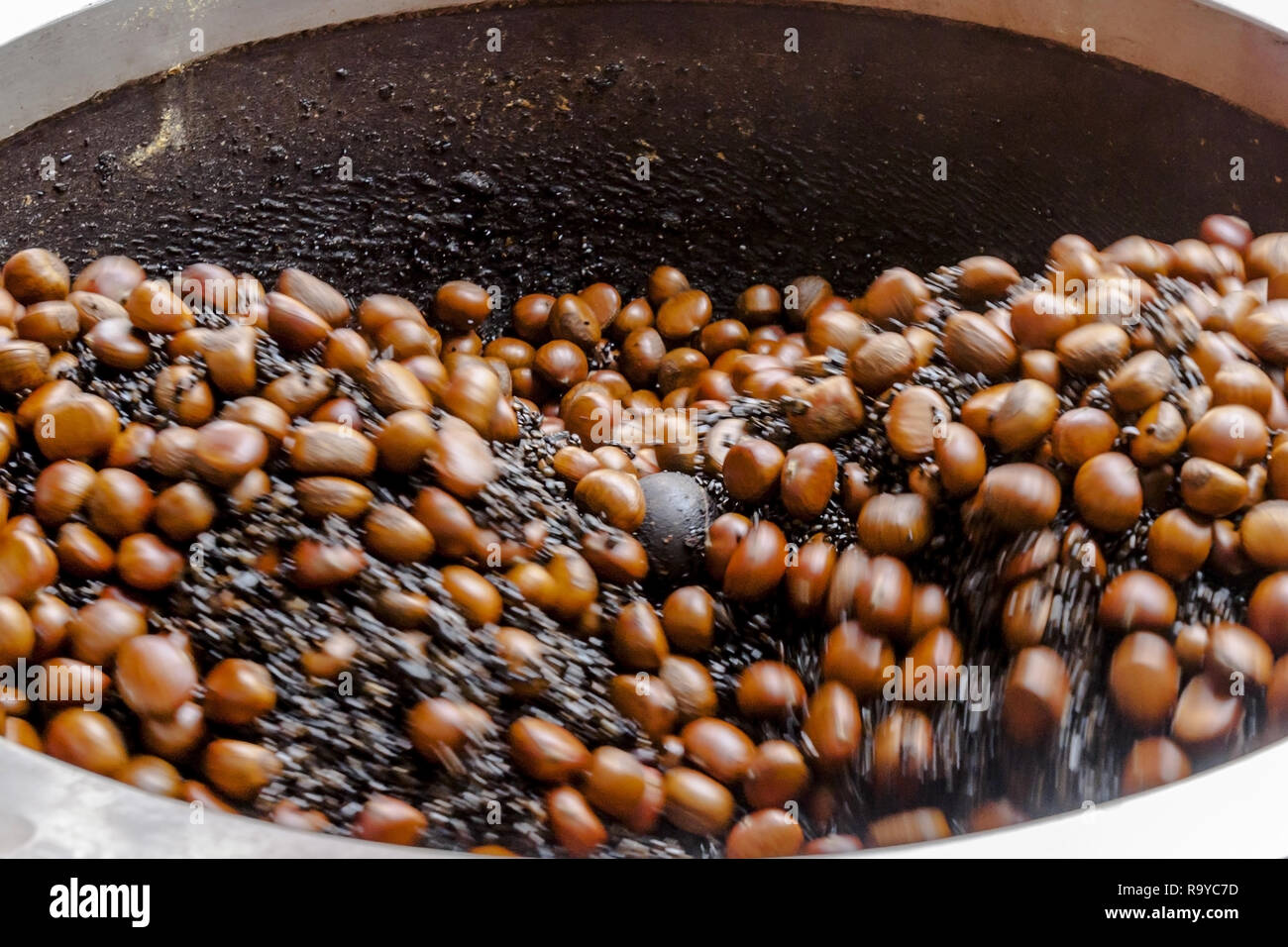 Roasting chestnuts market hi-res stock photography and images - Alamy