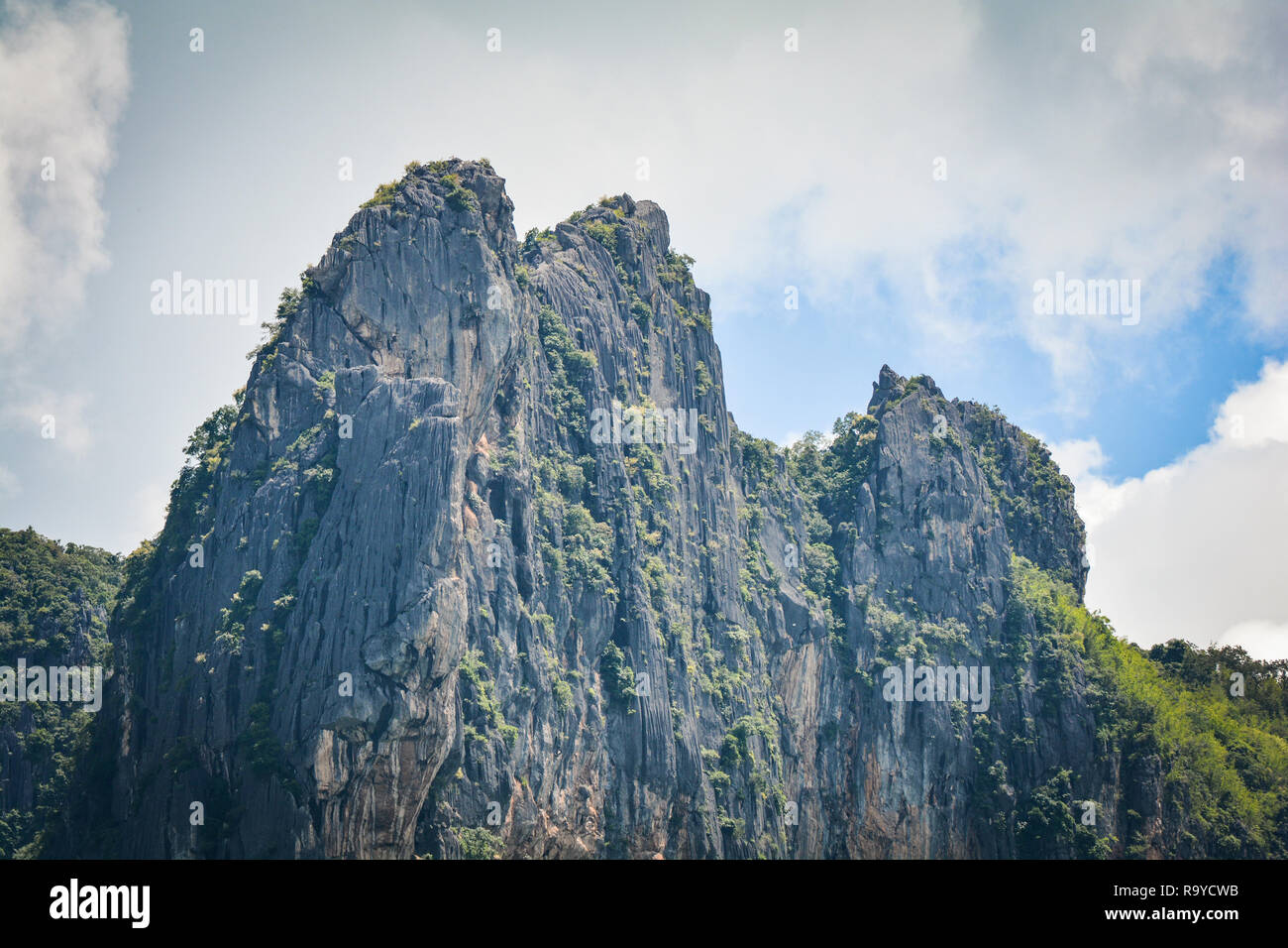 Very tall mountains hi-res stock photography and images - Alamy