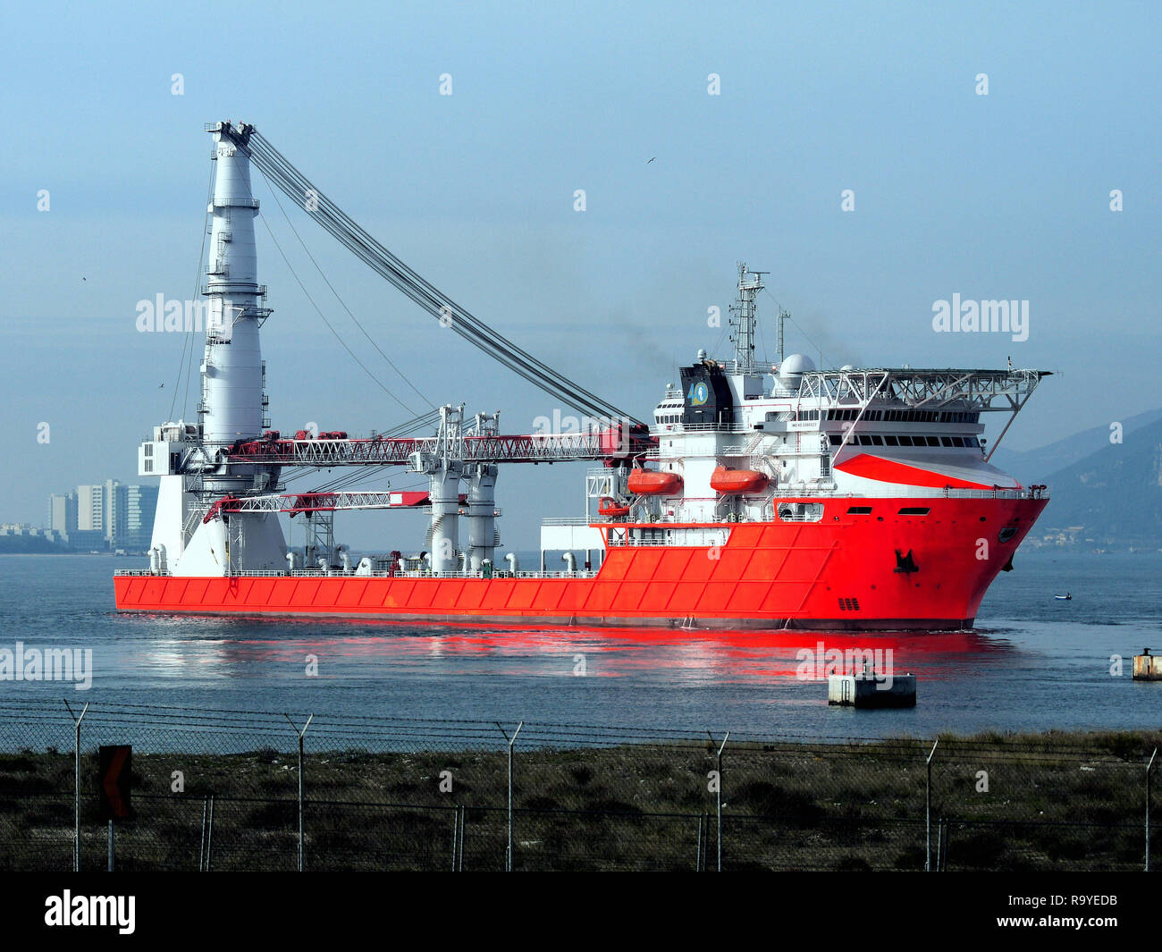 Floating crane hi-res stock photography and images - Alamy