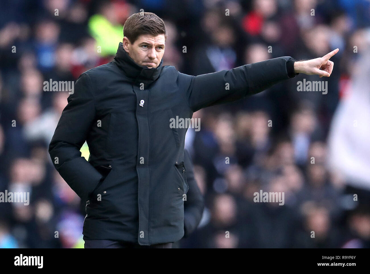 Rangers manager Steven Gerrard gestures on the touchline during the ...
