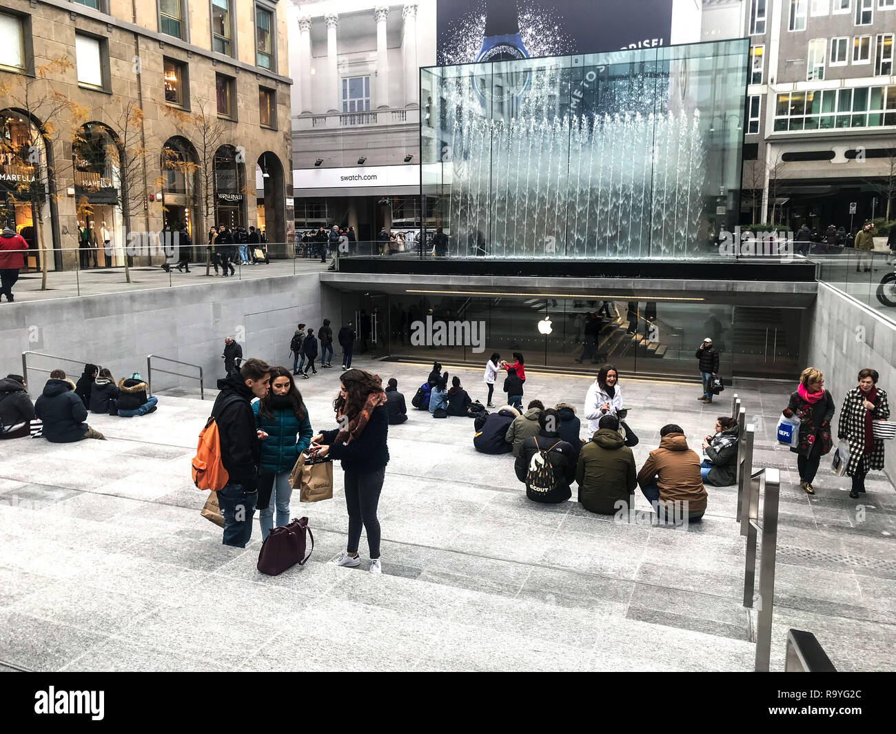 Apple negozio hi-res stock photography and images - Alamy