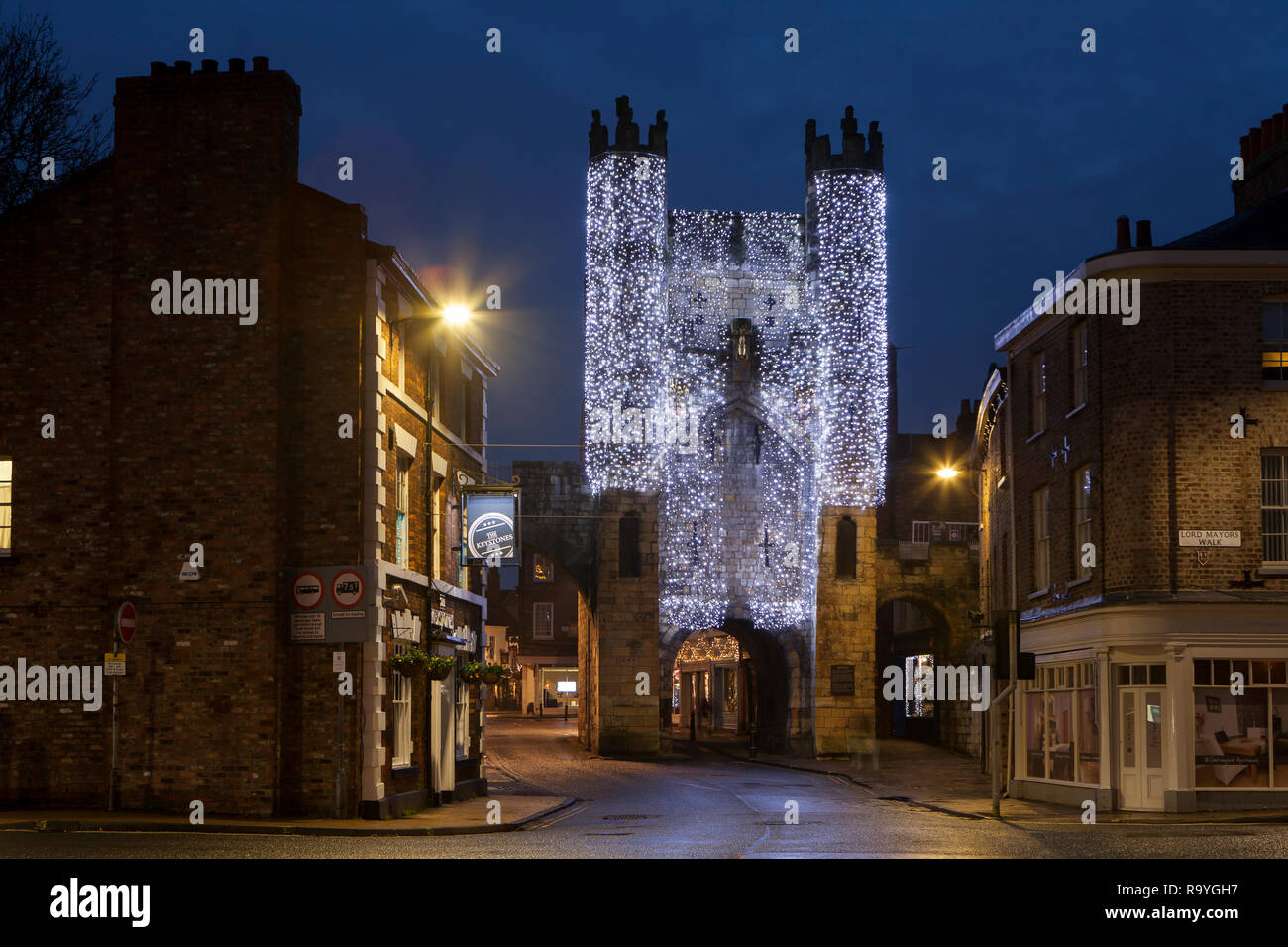 York city walls at night hi-res stock photography and images - Alamy