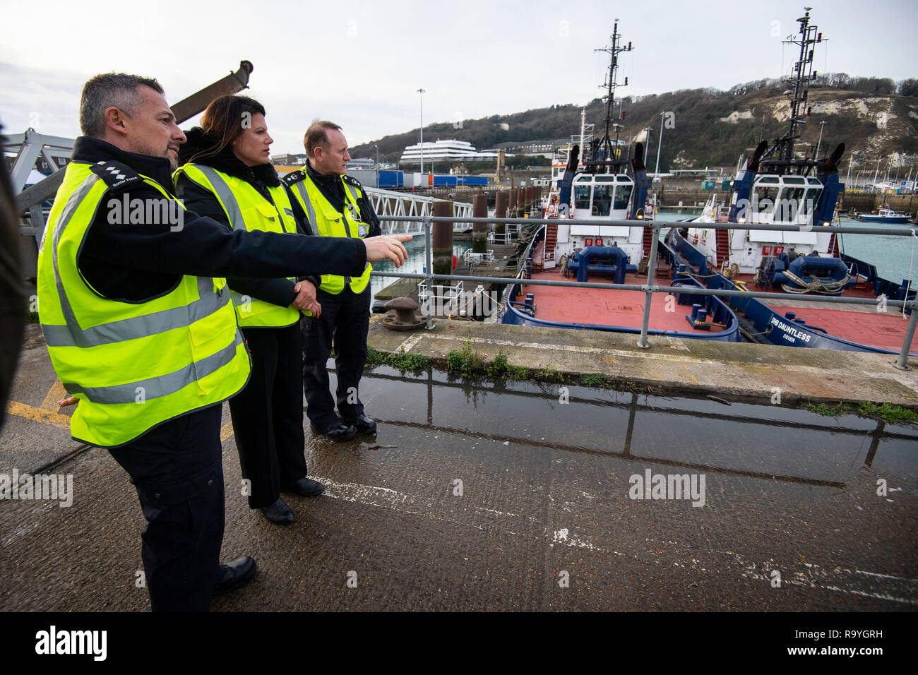 Border force uk staff hi-res stock photography and images - Alamy
