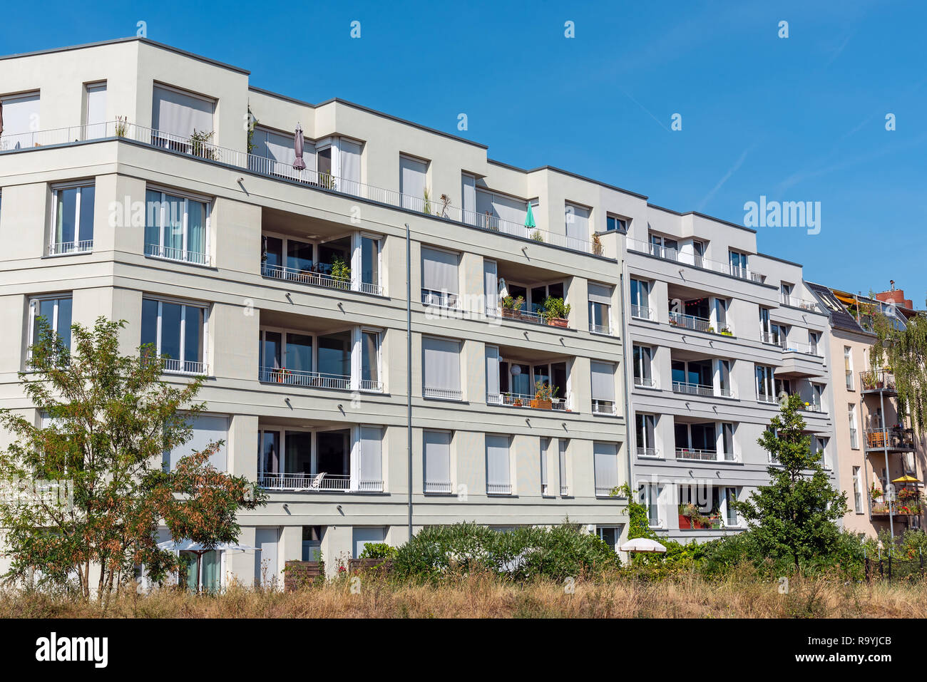Residential residence hi-res stock photography and images - Alamy