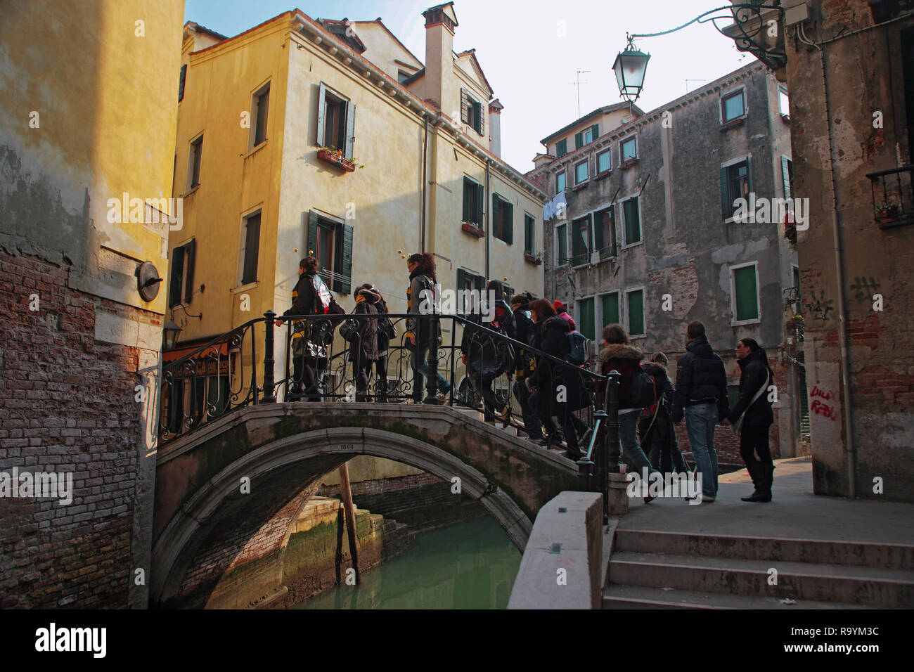 Tourists cross bridge hi-res stock photography and images - Alamy