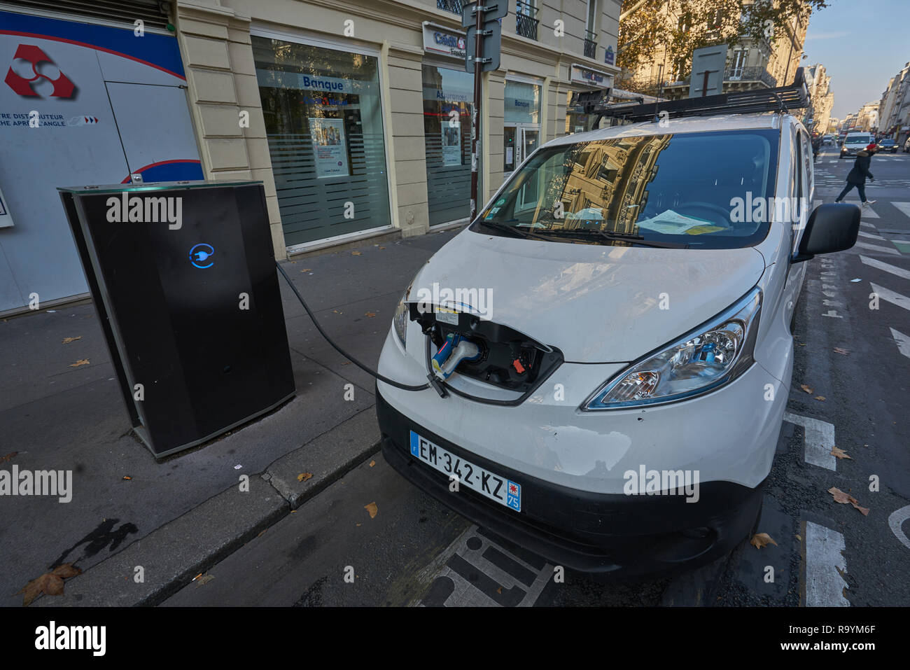 Electric van charging hi-res stock photography and images - Alamy