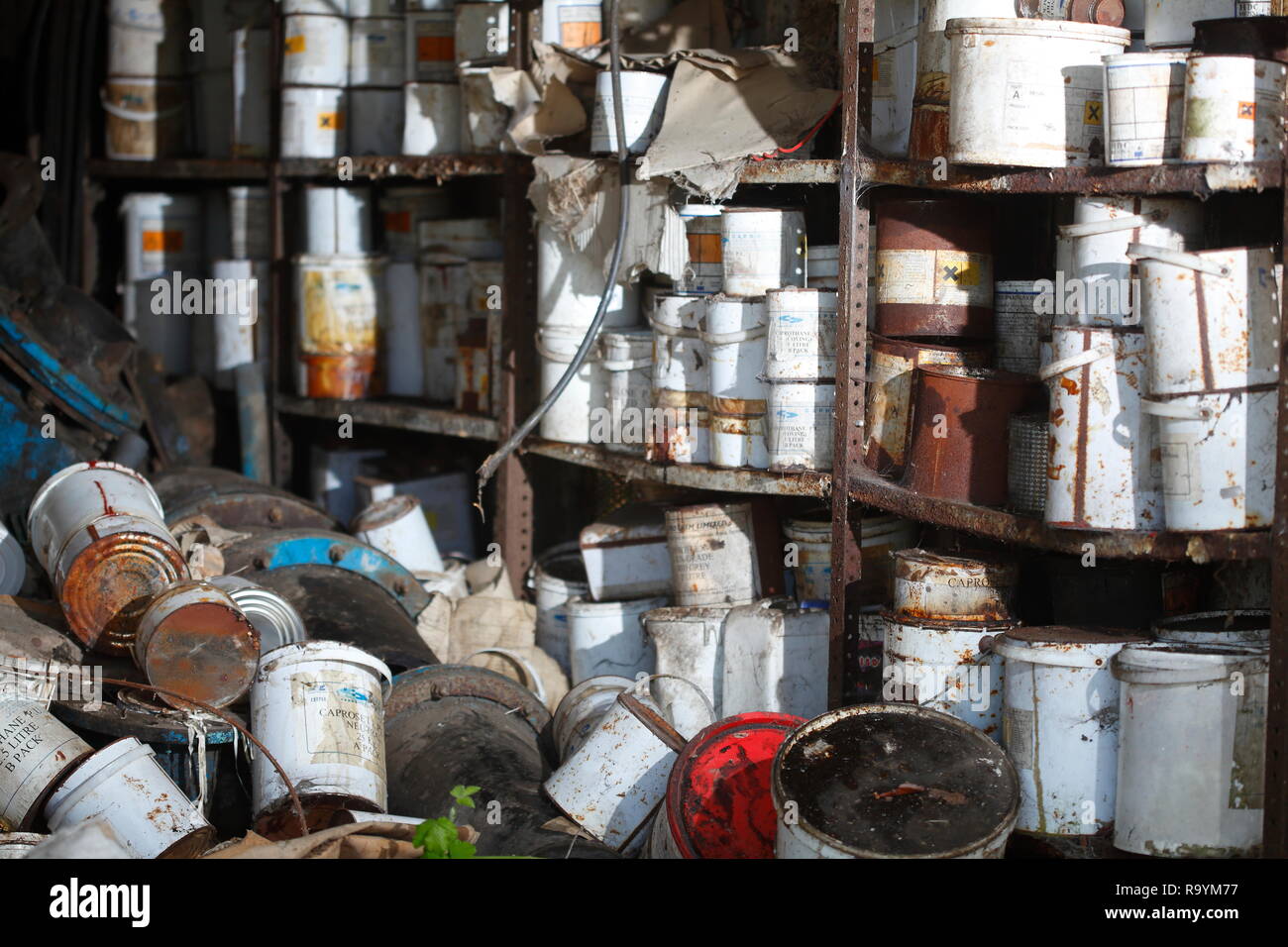 Paint container hi-res stock photography and images - Alamy