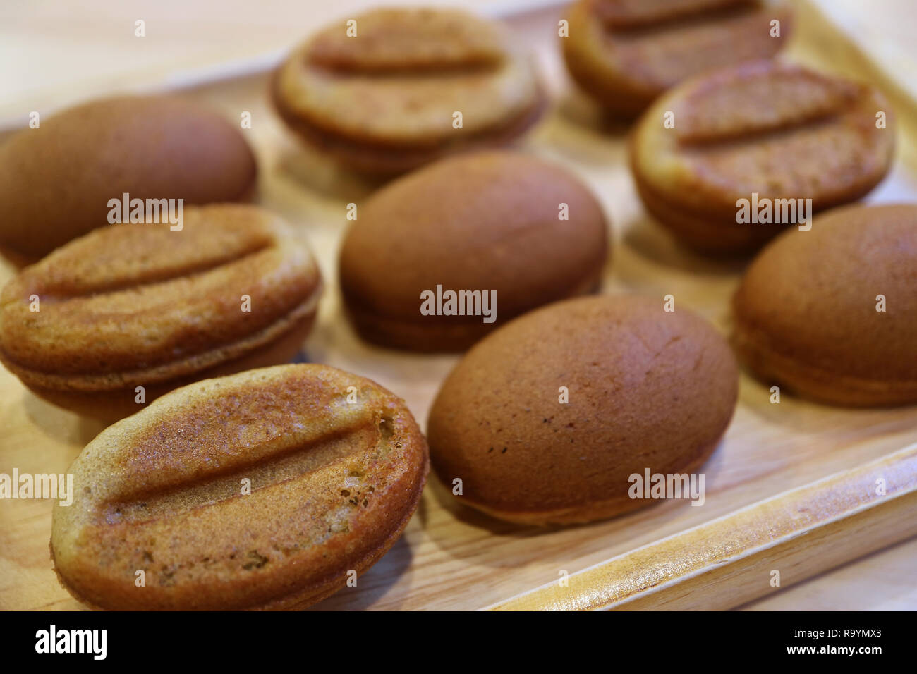 Bean shaped tray hi-res stock photography and images - Alamy