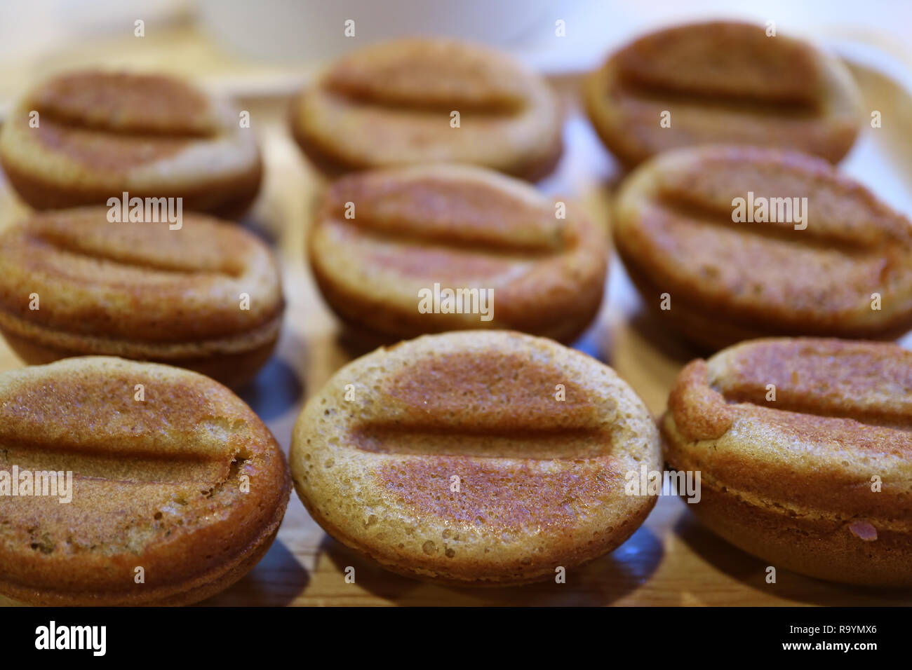 Bean shaped tray hi-res stock photography and images - Alamy